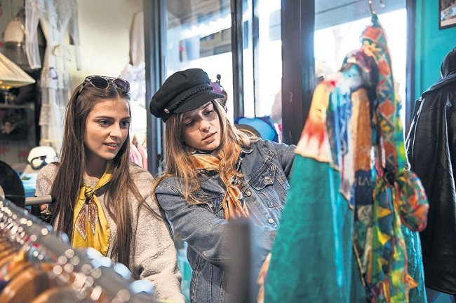 Second-hand clothing market to reach US $350bn by 2028 - The Apparel Digest